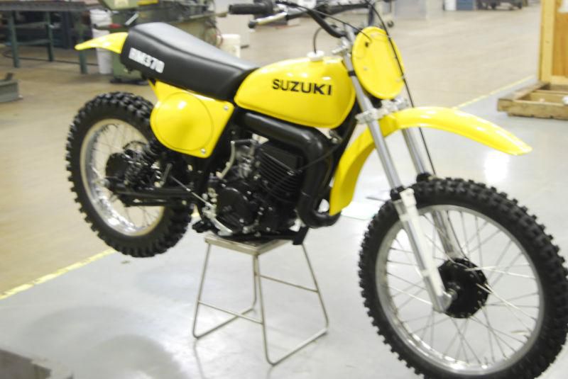 Absolutely Mint 1976 Suzuki RM 370 AHRMA, Show for sale on 2040-motos