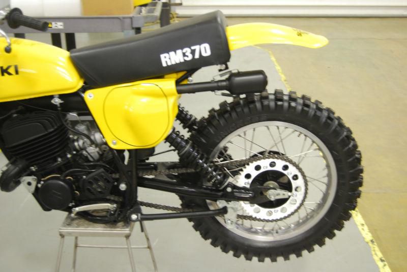 Absolutely Mint 1976 Suzuki RM 370 AHRMA, Show for sale on 2040-motos