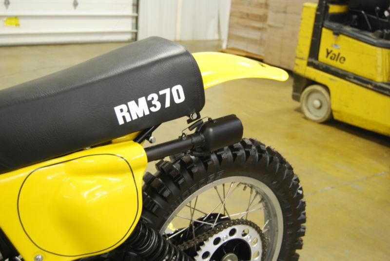 Absolutely Mint 1976 Suzuki RM 370 AHRMA, Show for sale on 2040-motos