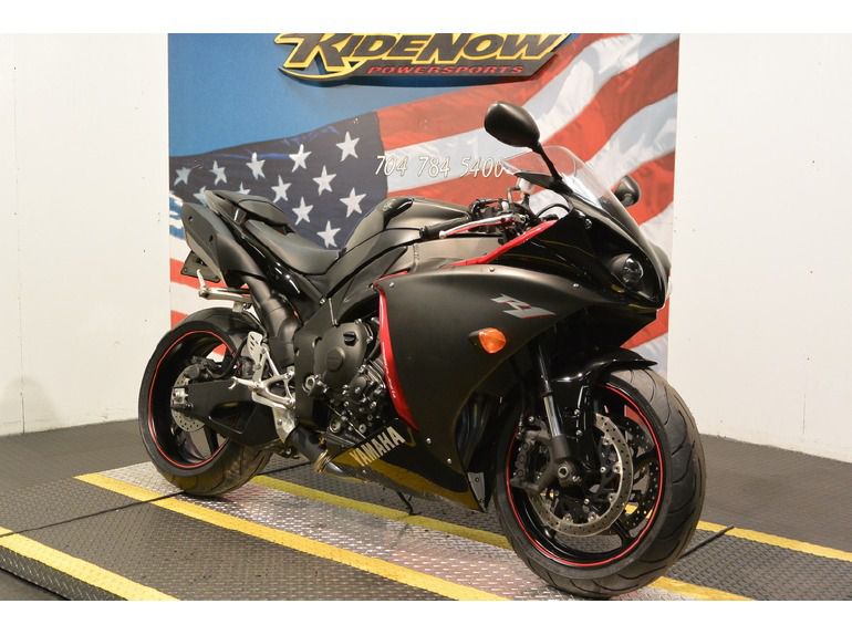 Buy 2009 Yamaha YZF R1 on 2040-motos
